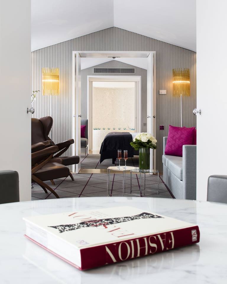 Poltrona imbottita in tessuto con braccioli FIORENZA - arflex