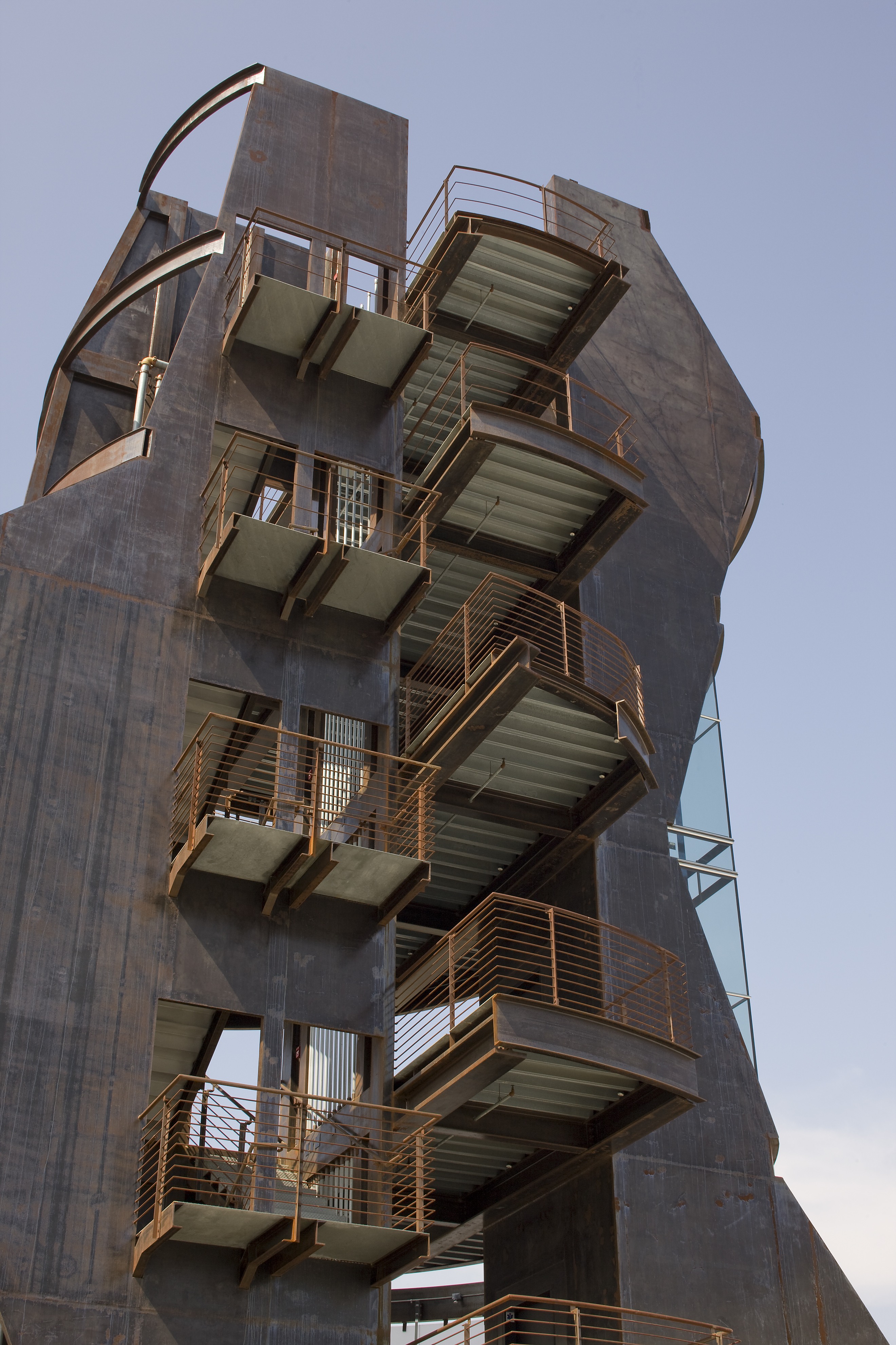 Eric Owen Moss Samitaur Tower In Culver City California
